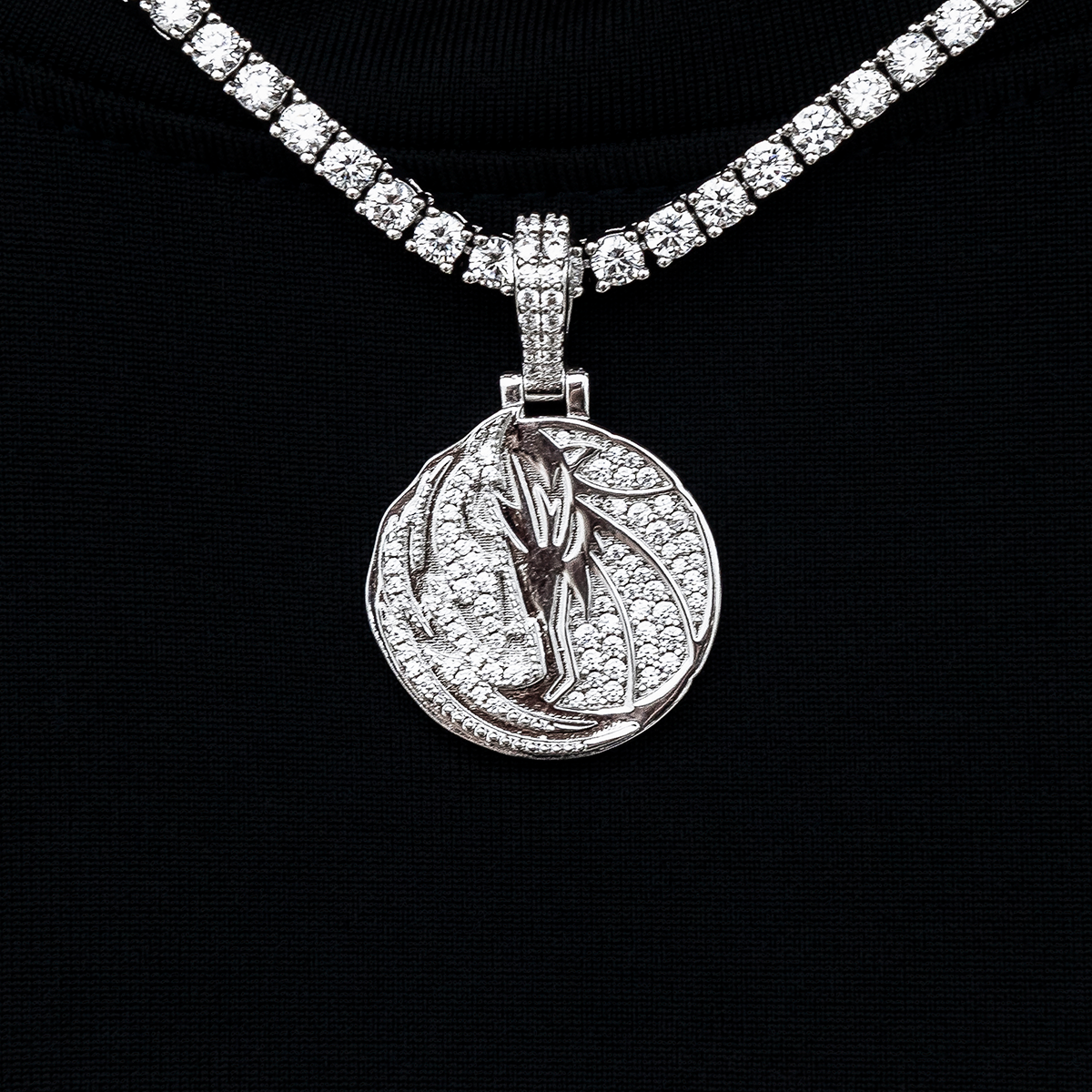 Dallas Mavericks Official NBA Micro Logo Pendant in White Gold- The GLD ...