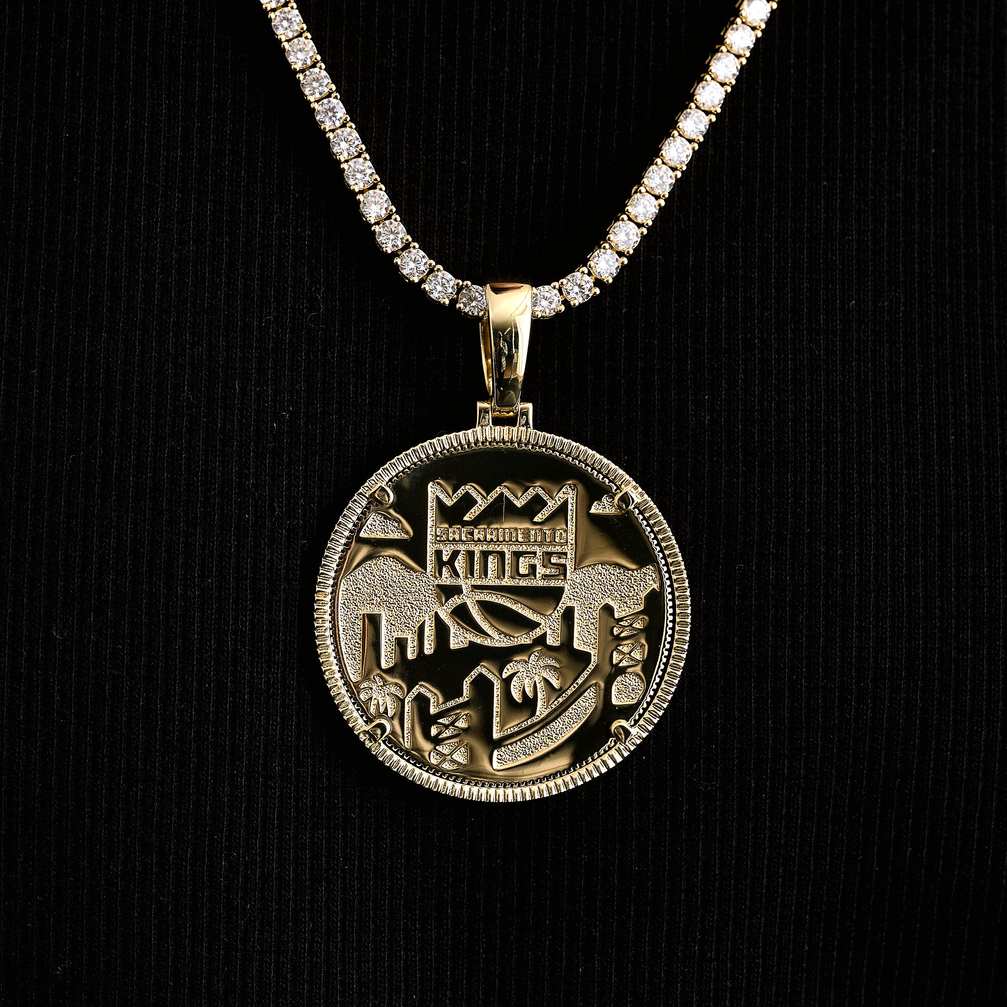 Sacramento Kings Official NBA Coin Pendant in Yellow Gold - The GLD Shop